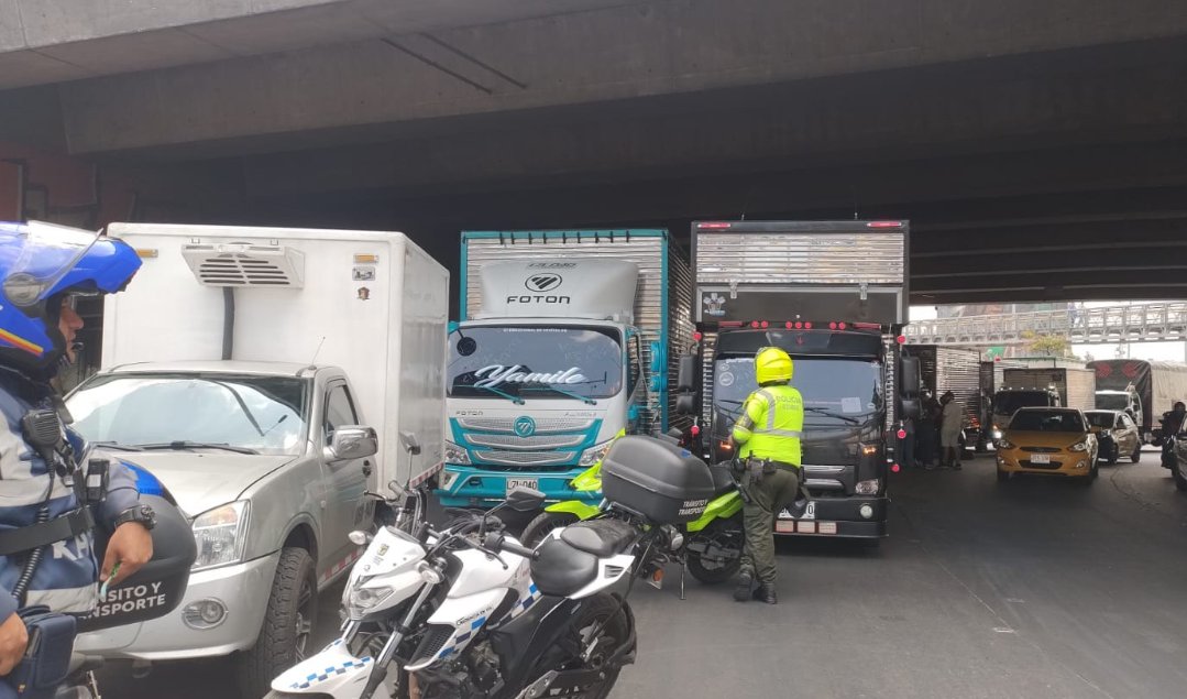 Paro camioneros miércoles Bogotá: vías cerradas y movilidad